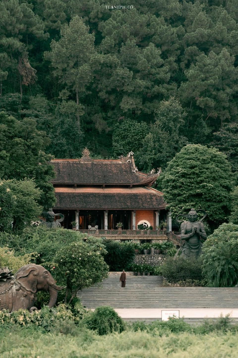 Dia Tang Phi Lai Pagoda – A Sanctuary of Peace in Ninh Binh